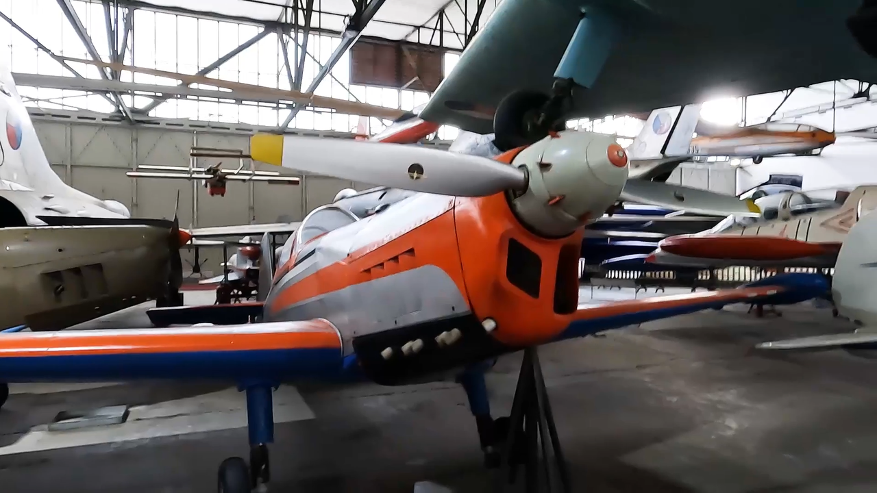 Letadlo Trenér | Letecké muzeum Kbely | Stream