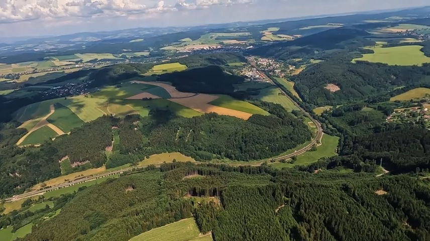 Zámky Rychnovska, průmyslová zóna Kvasiny anebo historická Litomyšl z ...