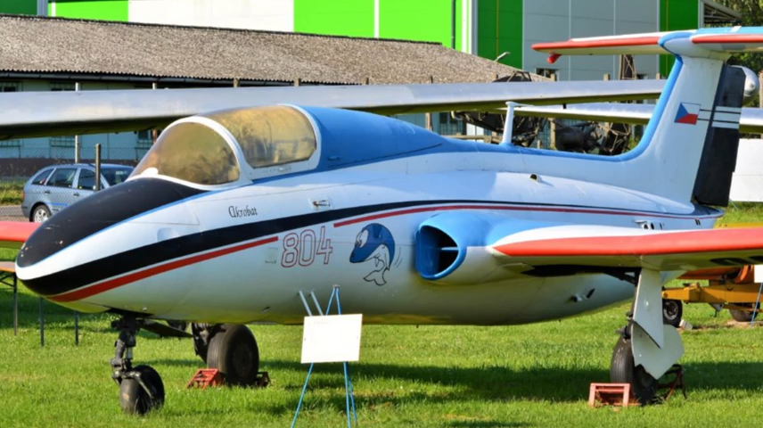 Delfín není a nikdy nebyl stíhačka, vyhrál soutěž na cvičné proudové ...